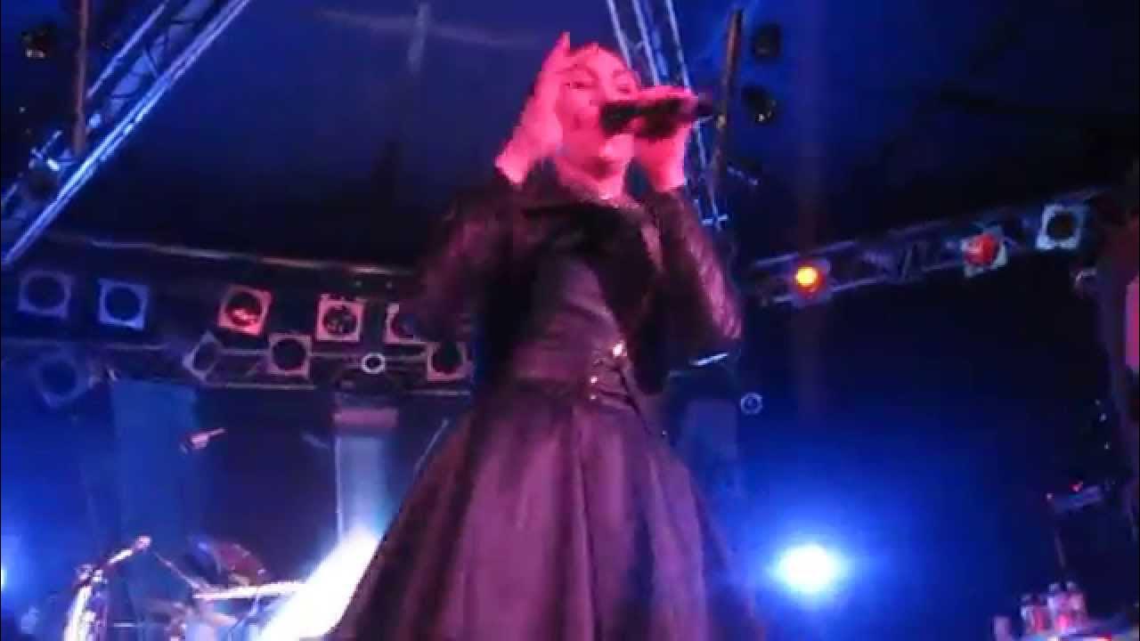 Amaranthe - Hunger 15 march 2015 Biebob Vosselaar - YouTube