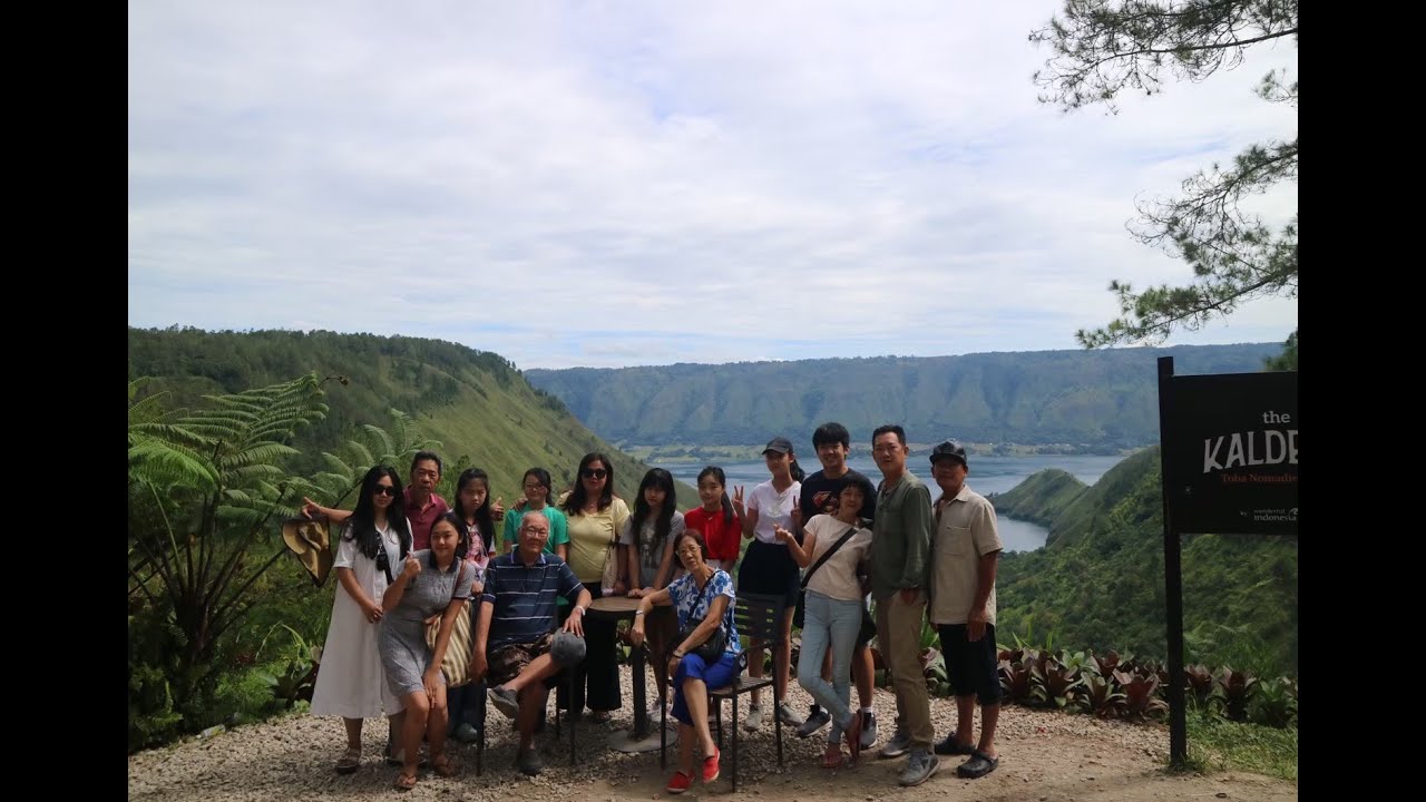 E01-3 : Bukit Holbung, Air Terjun Efrata, Kaldera Toba, Warung Pinus ...