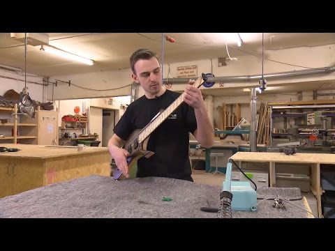 Alexander Claas baut exklusive E-Gitarren - YouTube