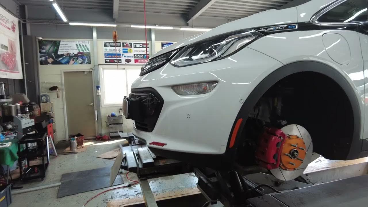 볼트EV XG2P브레이크 320mm 투피스경량디스크 튜닝 [울산타이어톡] - YouTube