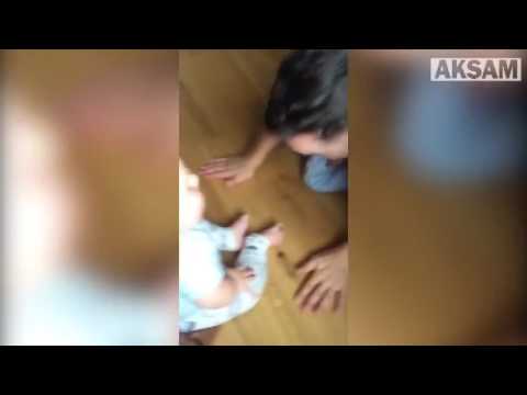 Gulme krizine giren tatli minik cocuk