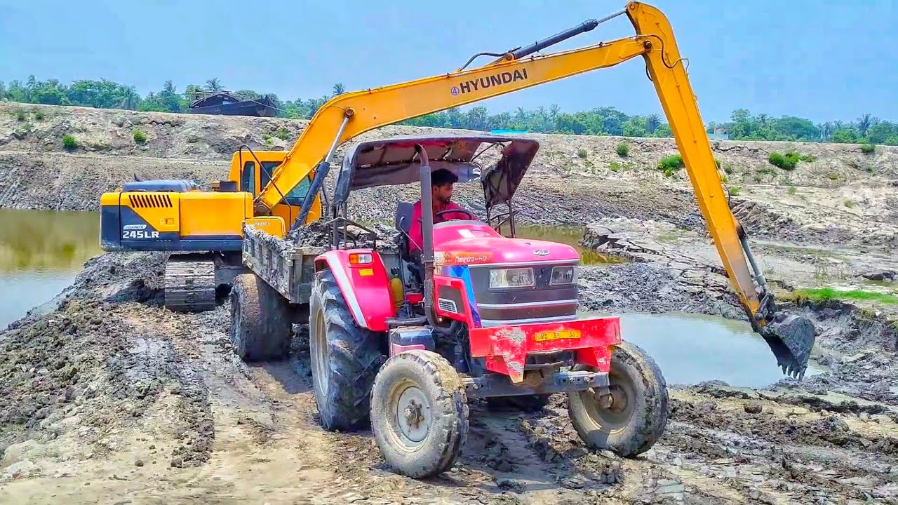 HYUNDAI 245LR SMART Machine loading mud in Mahindra Arjun Novo and Shaktimaan Tractor|Jcband ...