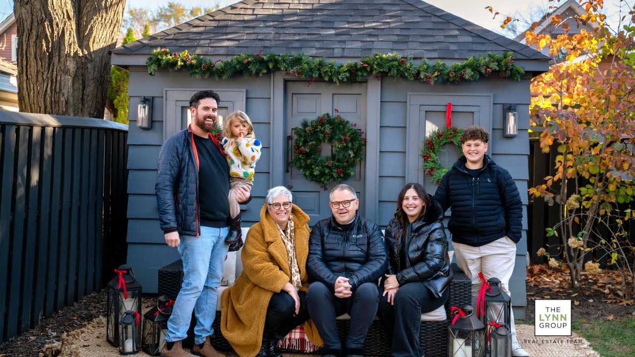 East York Friends & Neighbours Holiday Photo Mini Session 2024! - YouTube