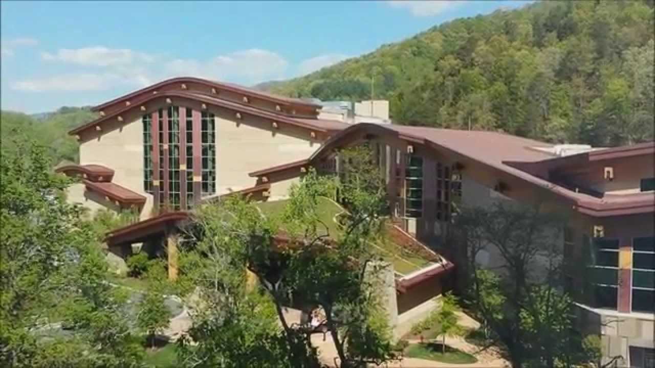 Harrah's Cherokee Mountain Tower Room - YouTube