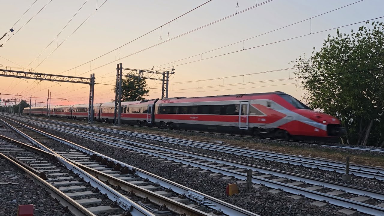 ETR 700 Frecciarossa in transito a Sant'Ilario d'Enza [4K] - YouTube