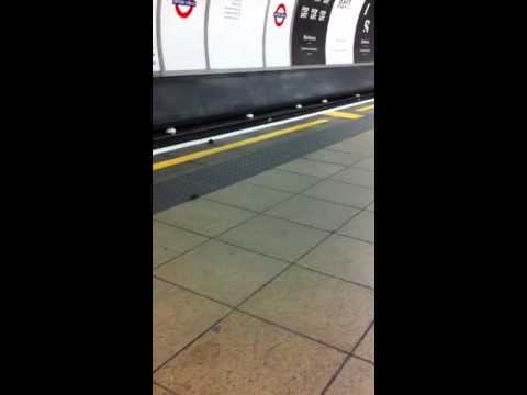 Attack of mice London underground-Oxford circus - YouTube