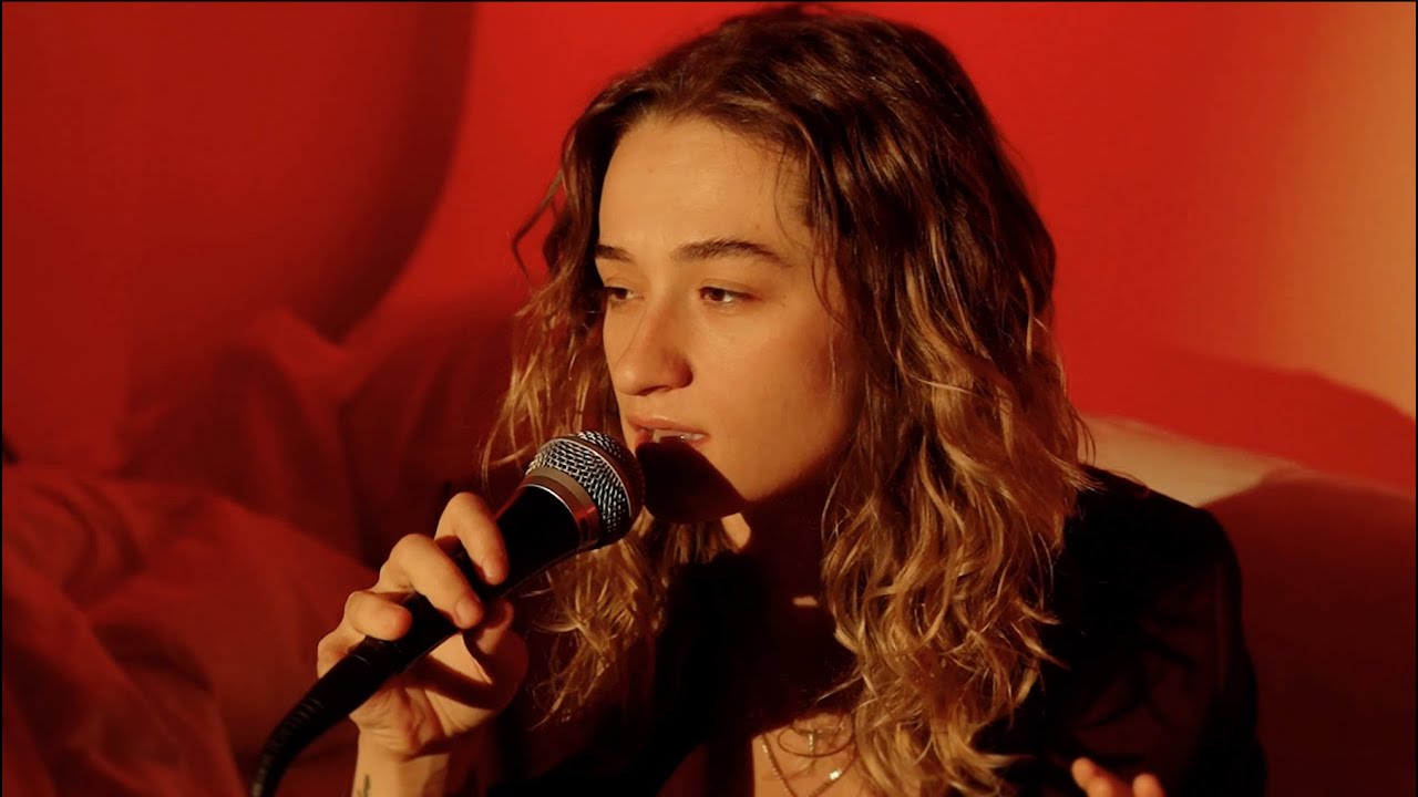 Cassidy King - Can't Be Friends (Acoustic) - YouTube