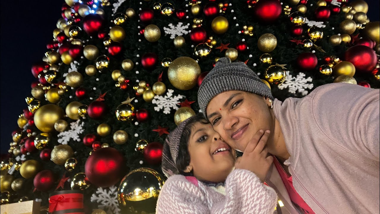 Dubai’s Tallest Christmas Tree 🎅🏻🎄 ️📍 Al seef, Dubai Creek - YouTube