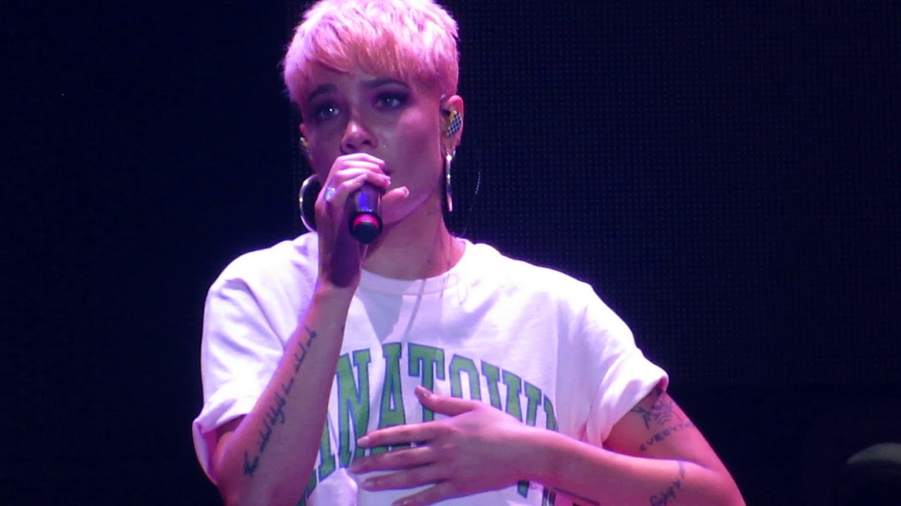 Halsey - Sorry - live at AFAS live Amsterdam - 25 september 2018 - YouTube
