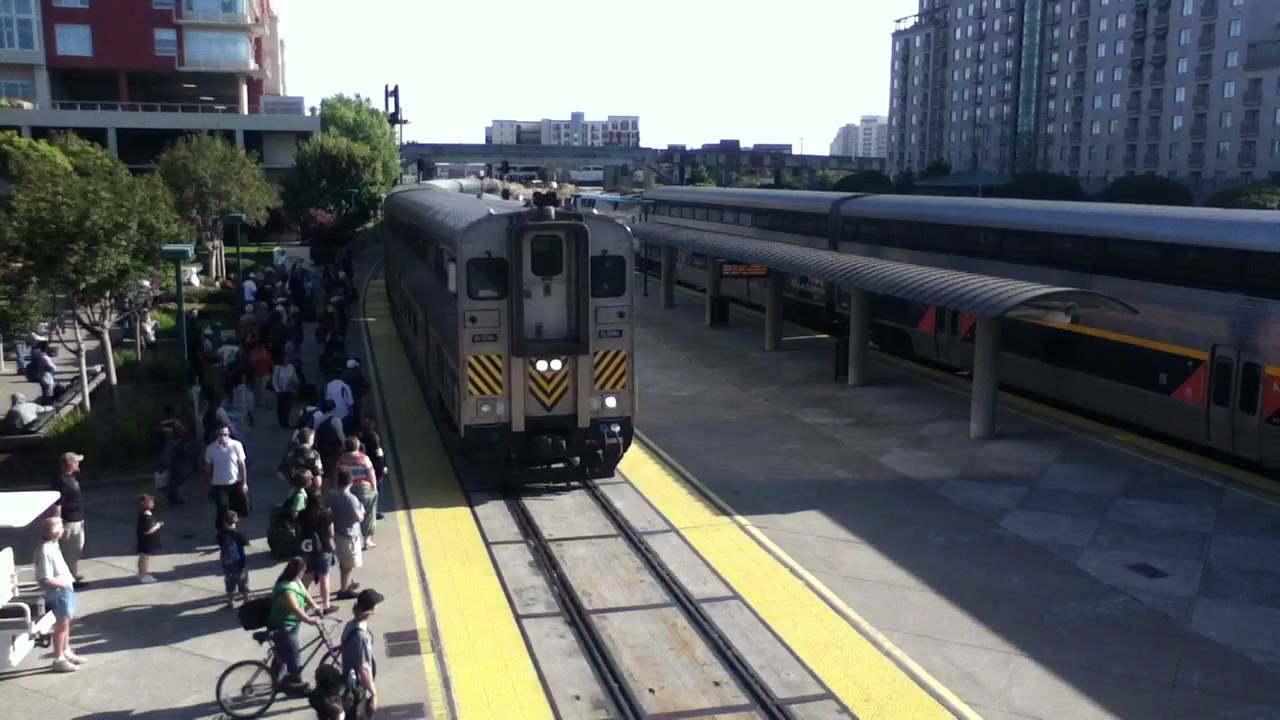 AMTRAK 157 is arriving into Emeryville AMTRAK station - YouTube
