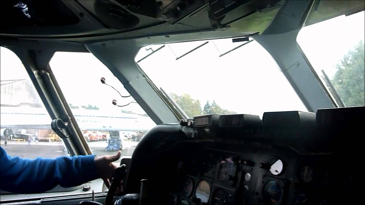 Inside The Cockpit Of A Vickers VC10 - YouTube