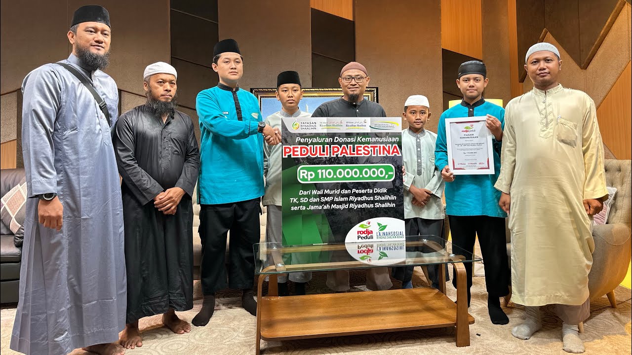Penyerahan Donasi Kemanusiaan “Peduli Palestina“ sejumlah Rp 110.000. ...
