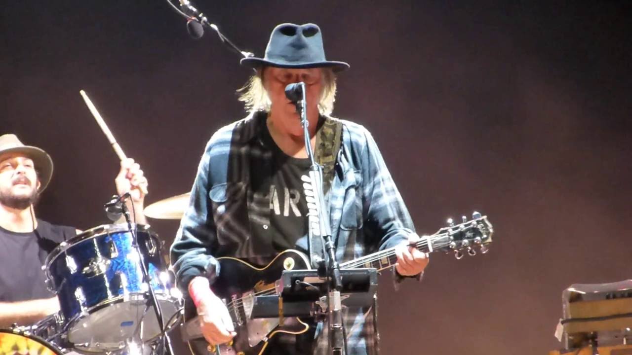 Neil Young + Promise of the Real - Vampire Blues (Live @ Roskilde ...
