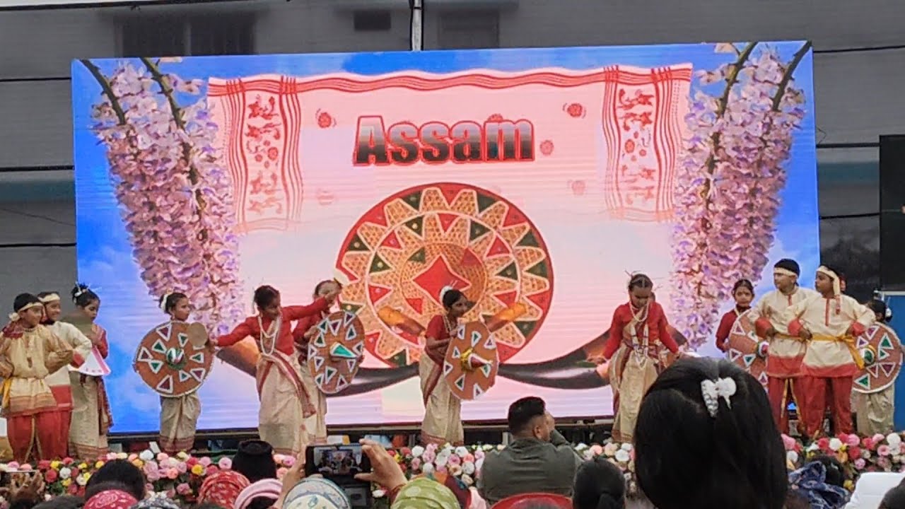 Assam dance / kids Assam dance/ Assam song - YouTube