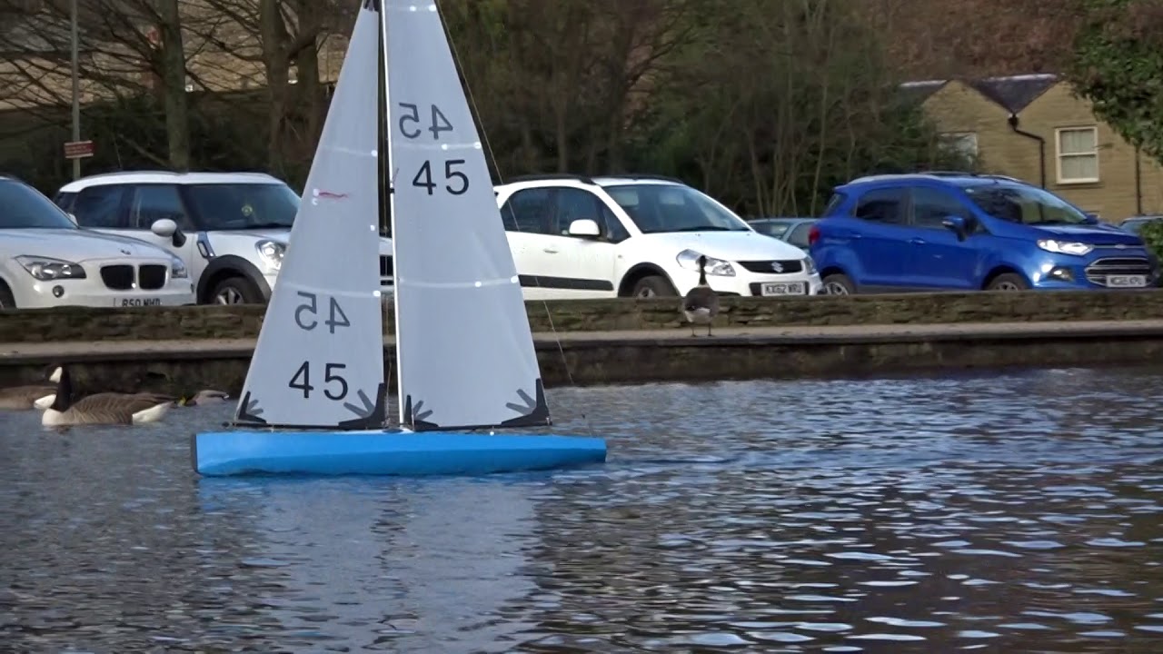 RC Sailing - No.21 - Etherow Model Boat Club small lake. - YouTube