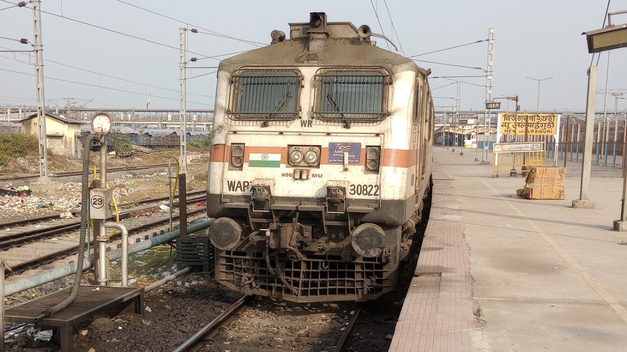 HIGH speed duronto express........🚄। Indian Railways express train।Wap ...