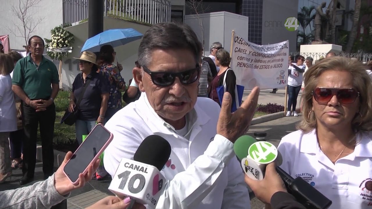 Protestan jubilados a las afueras del Ipejal, exigen la renuncia del ...