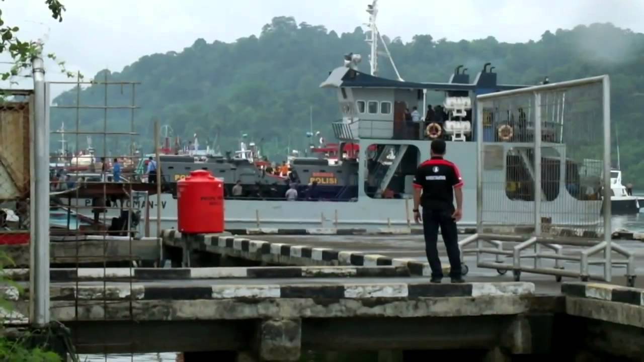 Australians on Indonesia death row arrive on execution island - YouTube