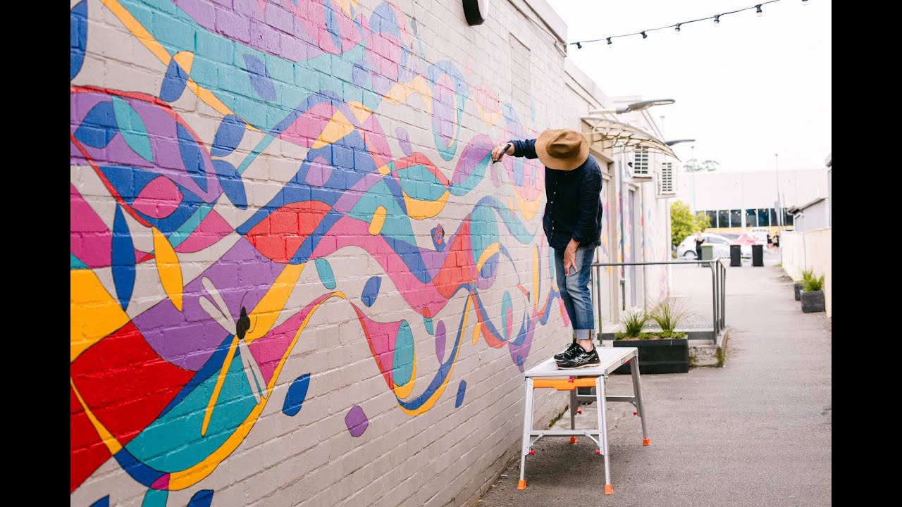 Living Laneways - Tre Bella Laneway mural - YouTube