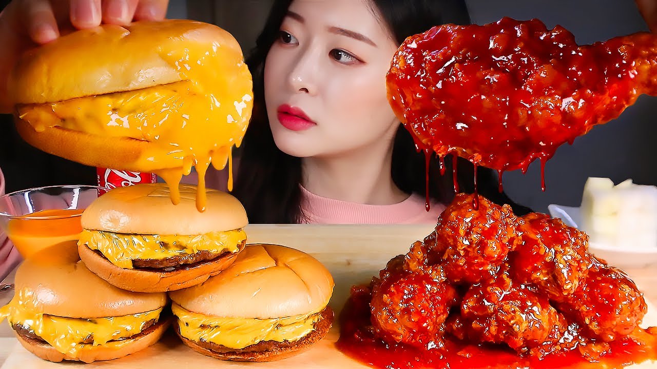 더블치즈버거 매운양념치킨 먹방/DOUBLE CHEESEBURGER & SPICY FRIED CHICKEN MUKBANG ...