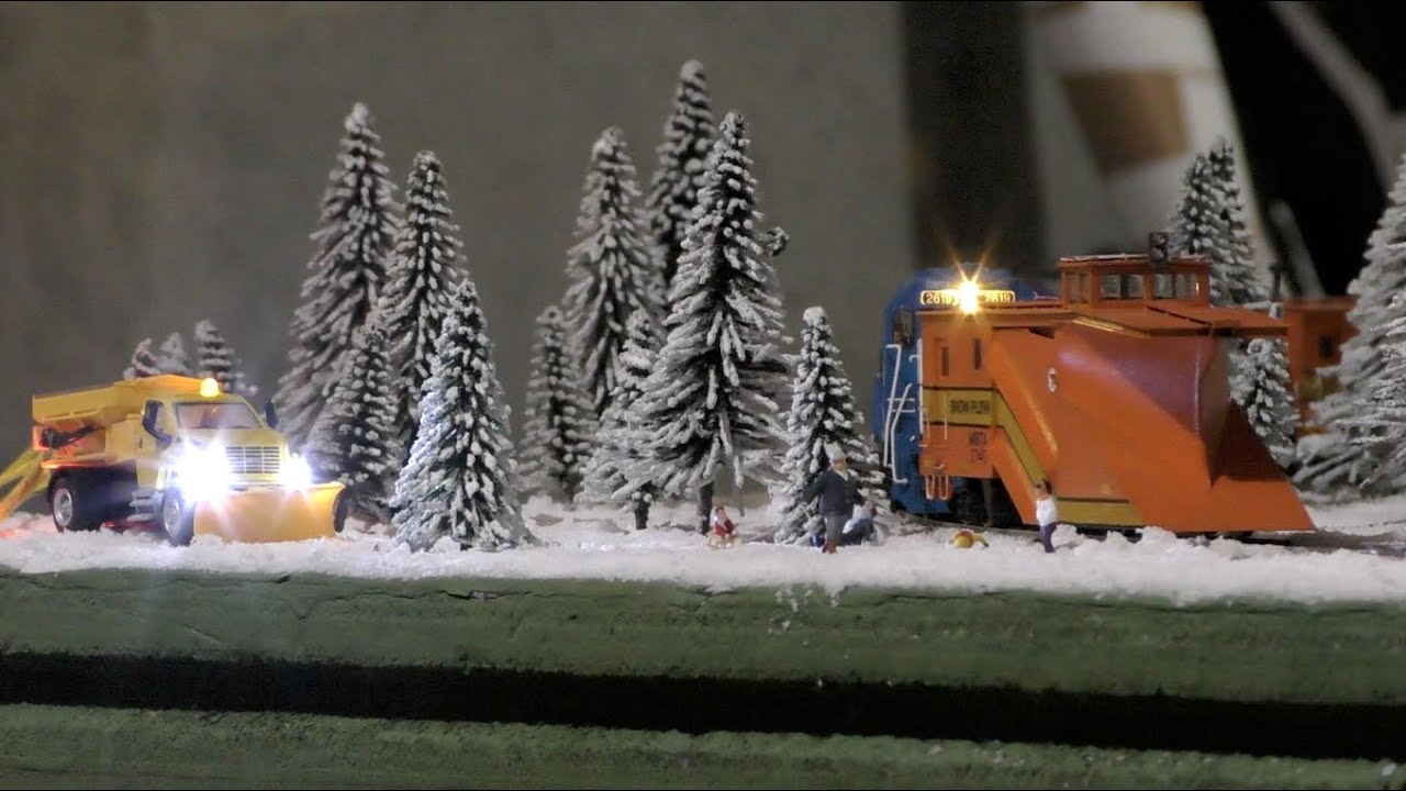 Model Railroading: CSX Freight & MBTX Snow Plow Trains - YouTube