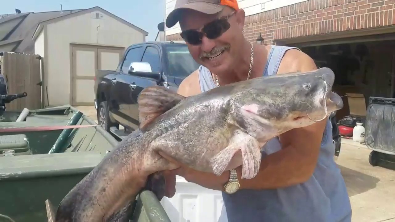 Trinity River catfishing - YouTube