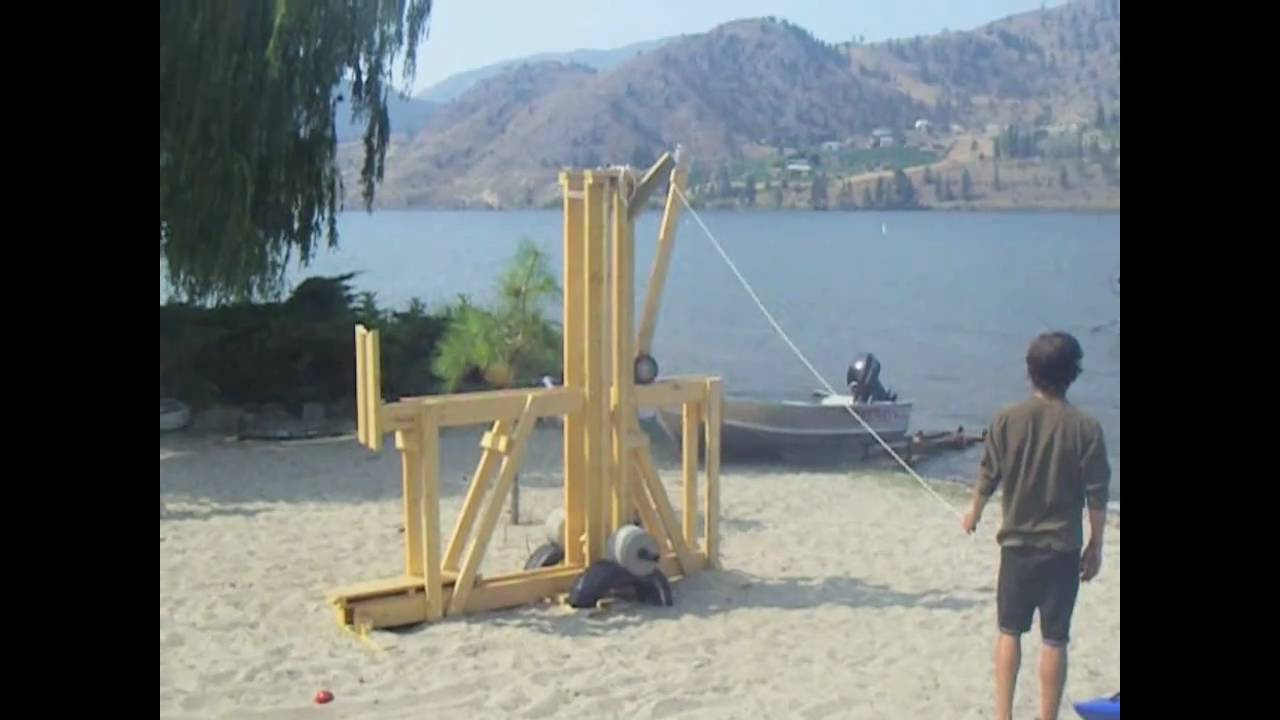 Wooden Floating Arm Trebuchet - YouTube