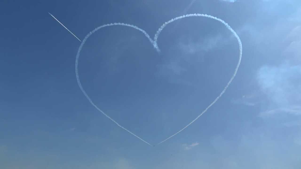 Red Arrows Heart - YouTube