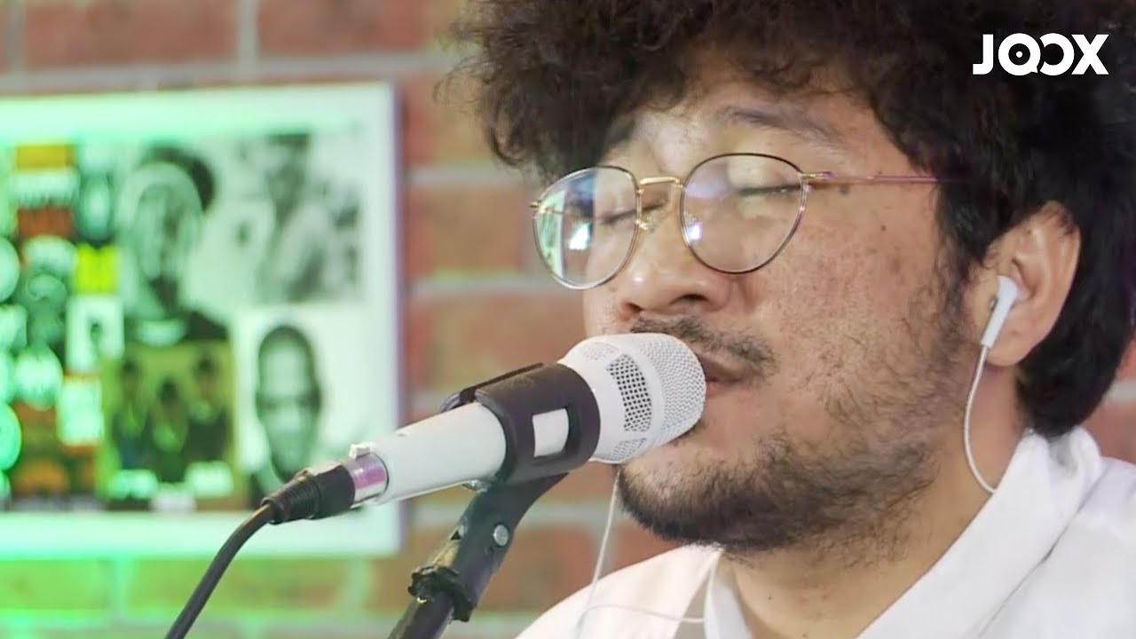 Kunto Aji - Sulung (Live on JOOX) - YouTube