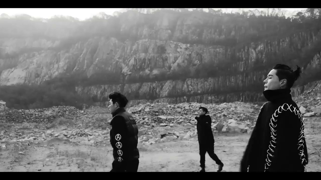 ZICO - BERMUDA TRIANGLE(Feat . Crush, DEAN) MV - YouTube