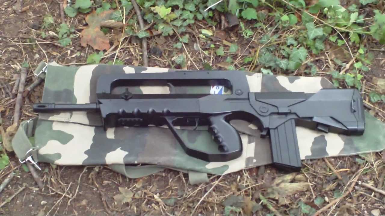 FAMAS spring CYBERGUN airsoft - YouTube