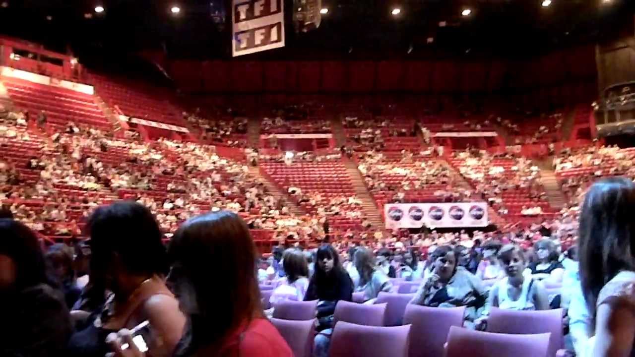 La salle de Bercy avant Mozart l'opéra rock le 9.07.2011 - YouTube