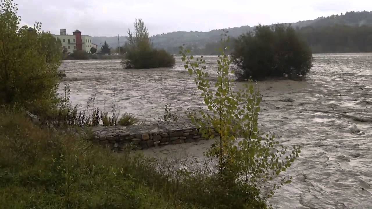 Torrente Parma in piena 13/10/2014 - YouTube