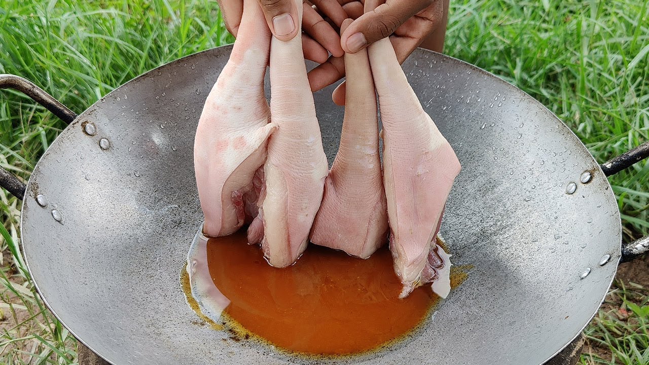 Pig Tail Fried Ginger Recipe / Pig Tails Cooking Tomato Recipe - YouTube