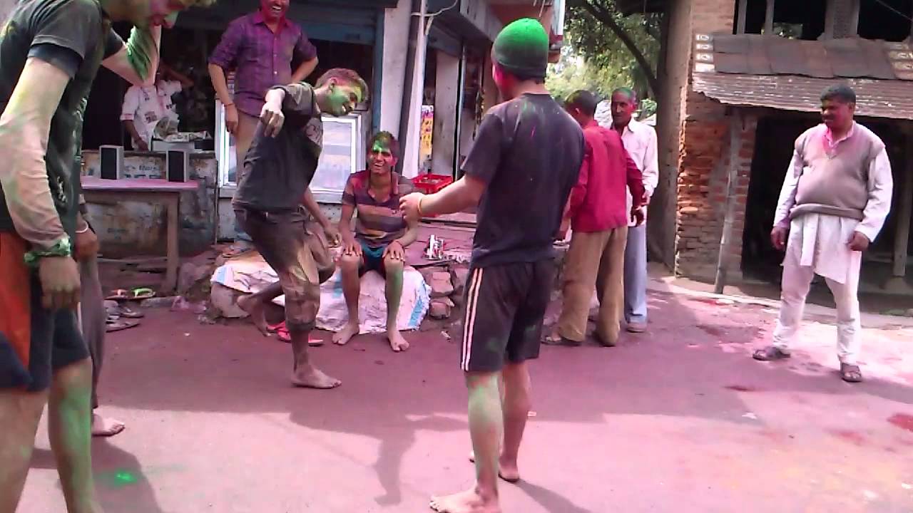 Holi Dance in Gugga Saloh - YouTube