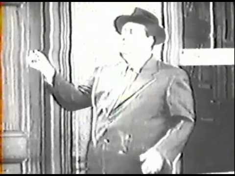 THE HONEYMOONERS RALPH KRAMDEN SWINGS HIS ARMS - YouTube