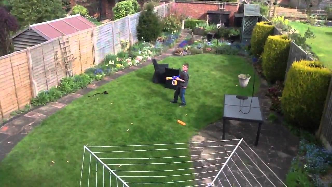 Funny nerf gun war - YouTube