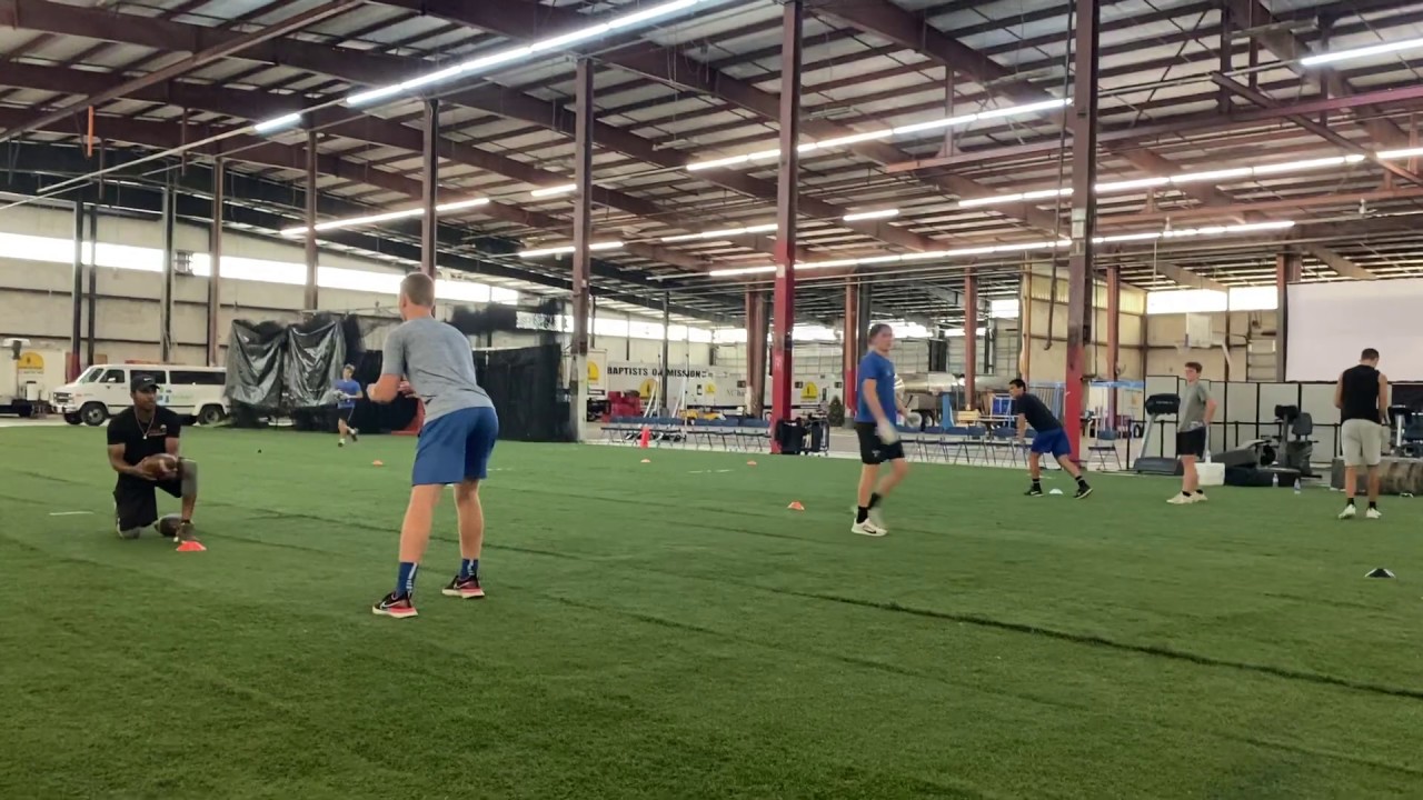 Rollout Footwork Ethan Rhodes quarterback Maiden High School 2022 - YouTube