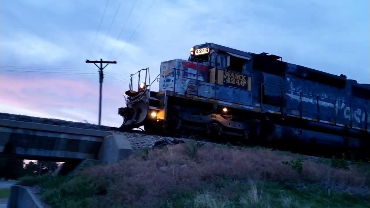 Ex Southern Pacific // WAMX 4246 & WAMX 4245 SD40M-2 In Downtown Hutch & Trestle.. - YouTube