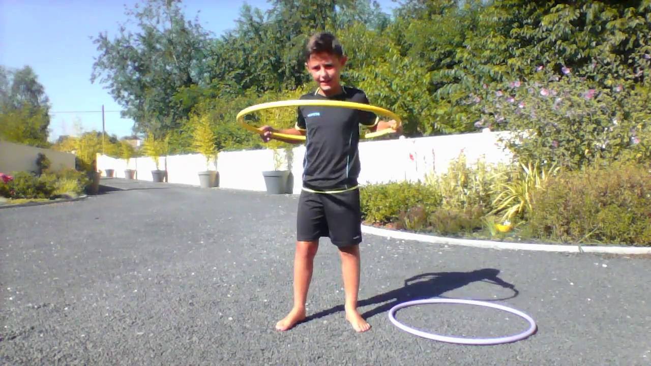 Apprendre à faire du Cerceau avec Mathias - YouTube