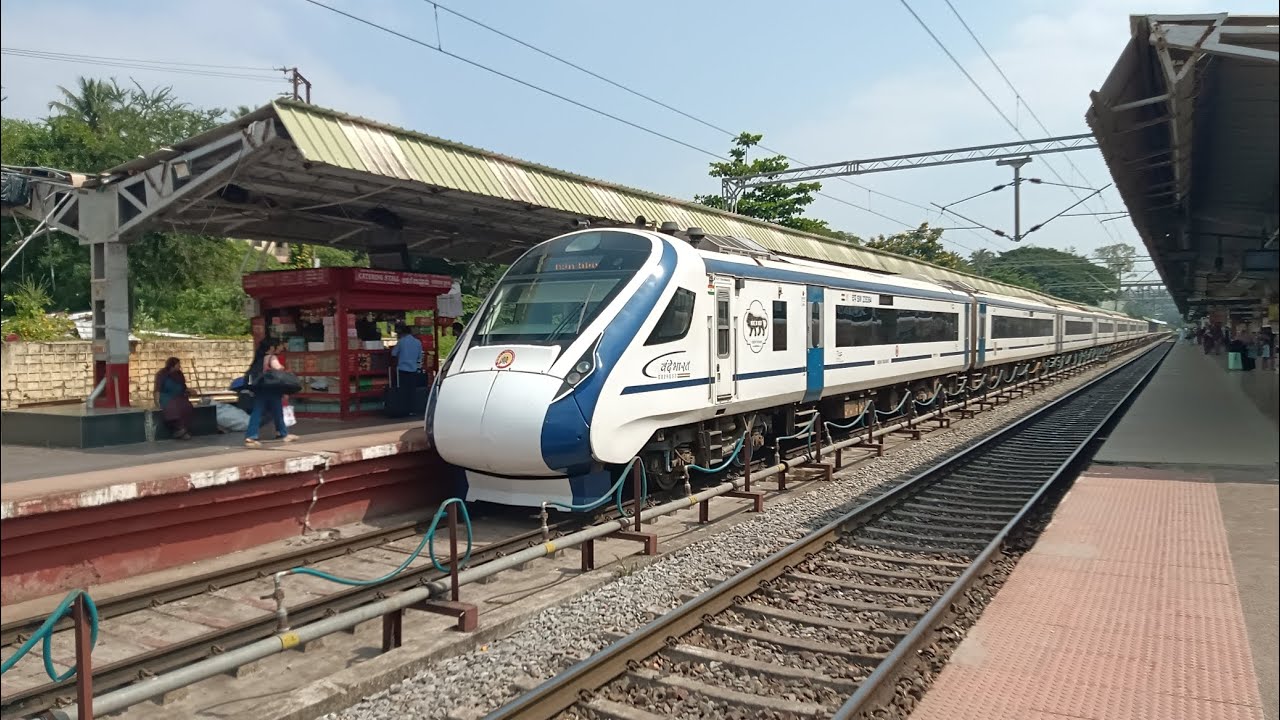 Train no 18048 Shalimar express entering dharwad station standing with ...