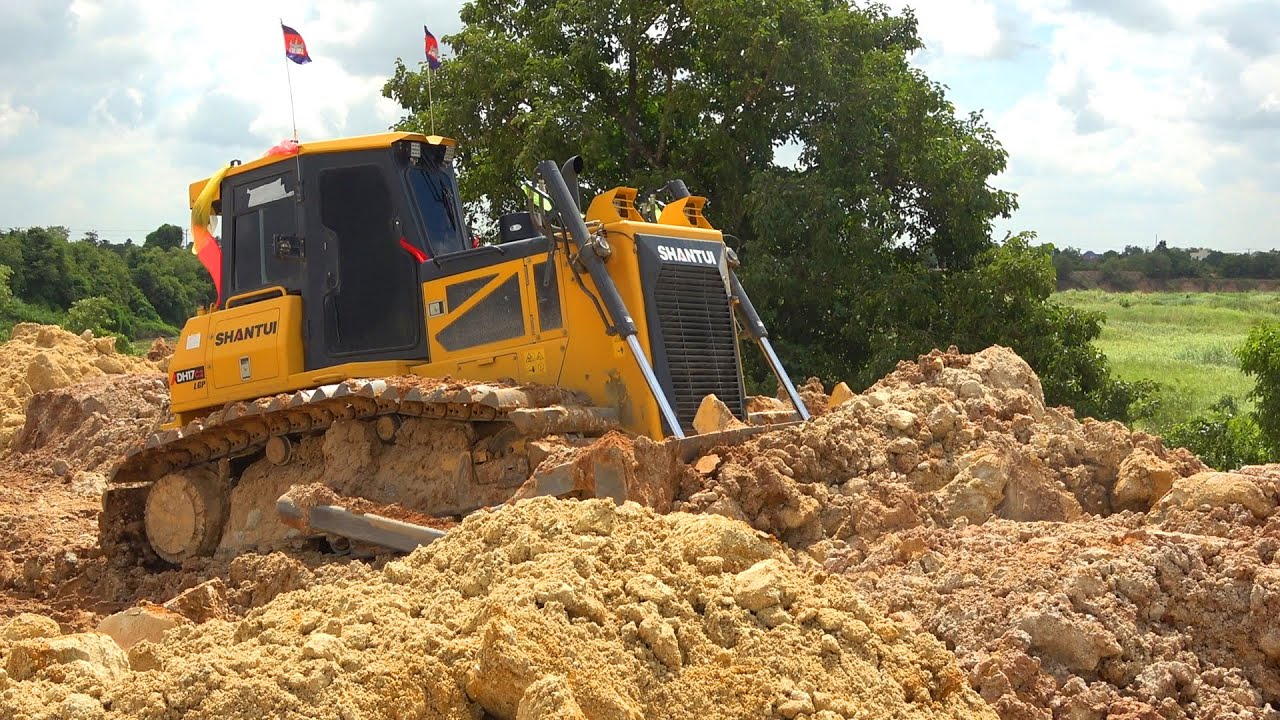 Great Action Shantui DH17C2 Bulldozer Heavy Working to Push Dirt - YouTube