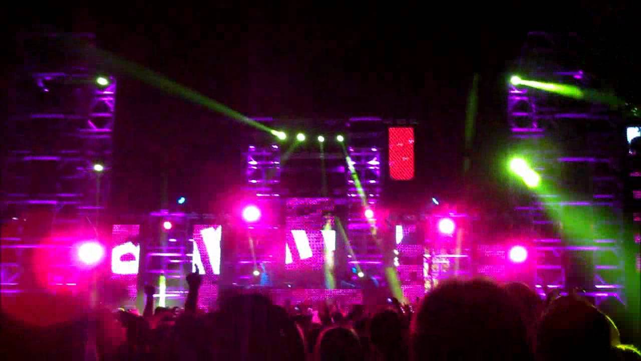 Fake Blood Outro "MARS" @ HARD Summer 2012 - YouTube