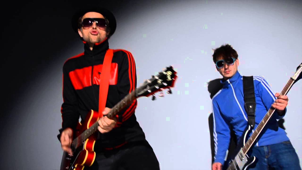 SPACE JUNKIE - THE LEADER OFFICIAL MUSIC VIDEO - YouTube