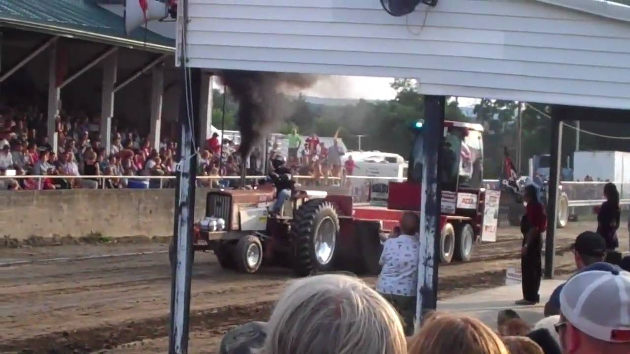 diesel tractor sled pull - YouTube