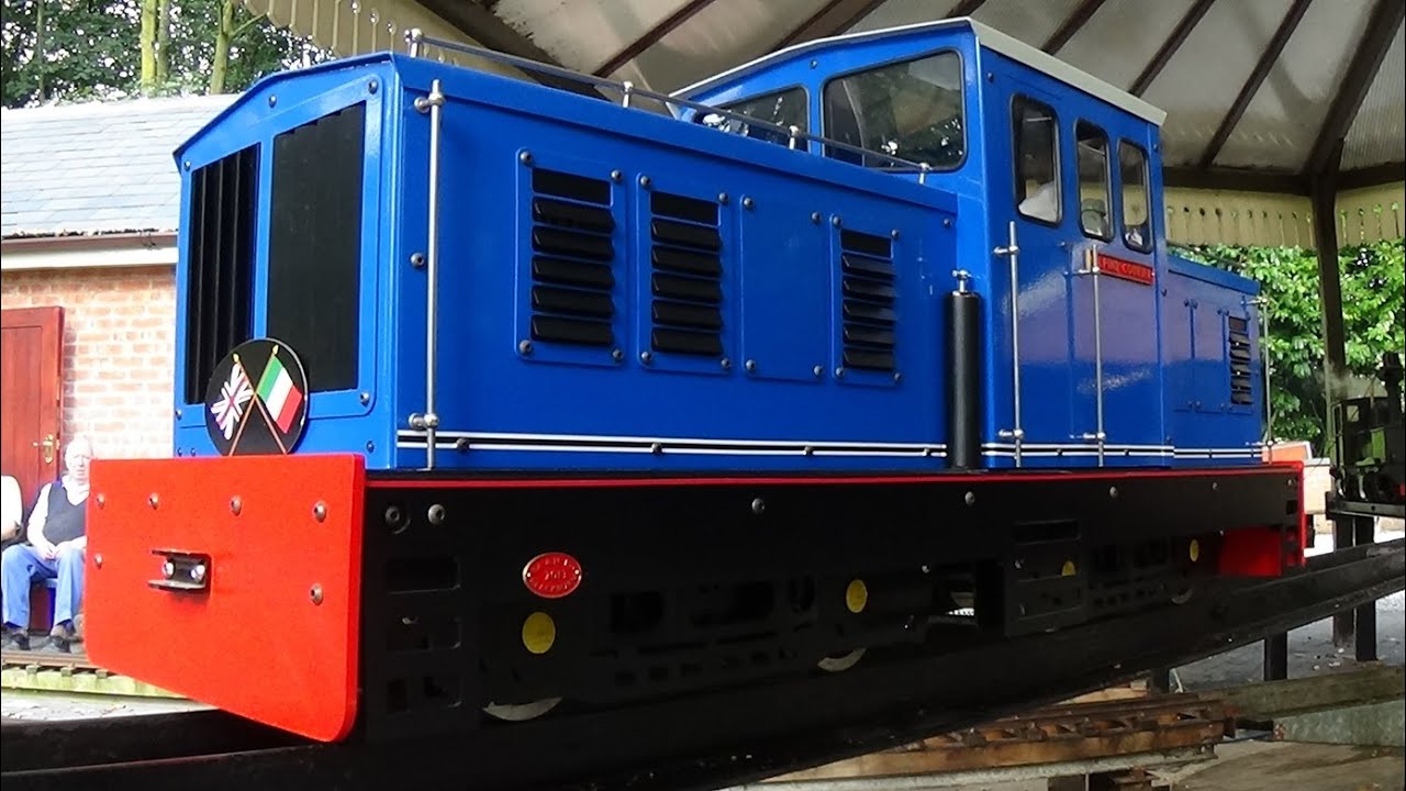 Phoenix Models Titan-Class 'Alpine Courier' - YouTube