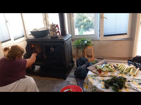 DEMİR SICAGINDA DÖVÜLÜR ÇOK DOGRU ORMANDAN TOPLADIM SEBZELERİ HAŞLAYIP DEGERLENDİRDİM TURŞULUK‼️‼️‼️