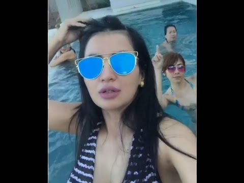 Artis Sexy Five Vi HOT Berenang cuma Pakai Bikini Di BALI