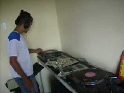 DJ Elmo On the beat 90's - YouTube