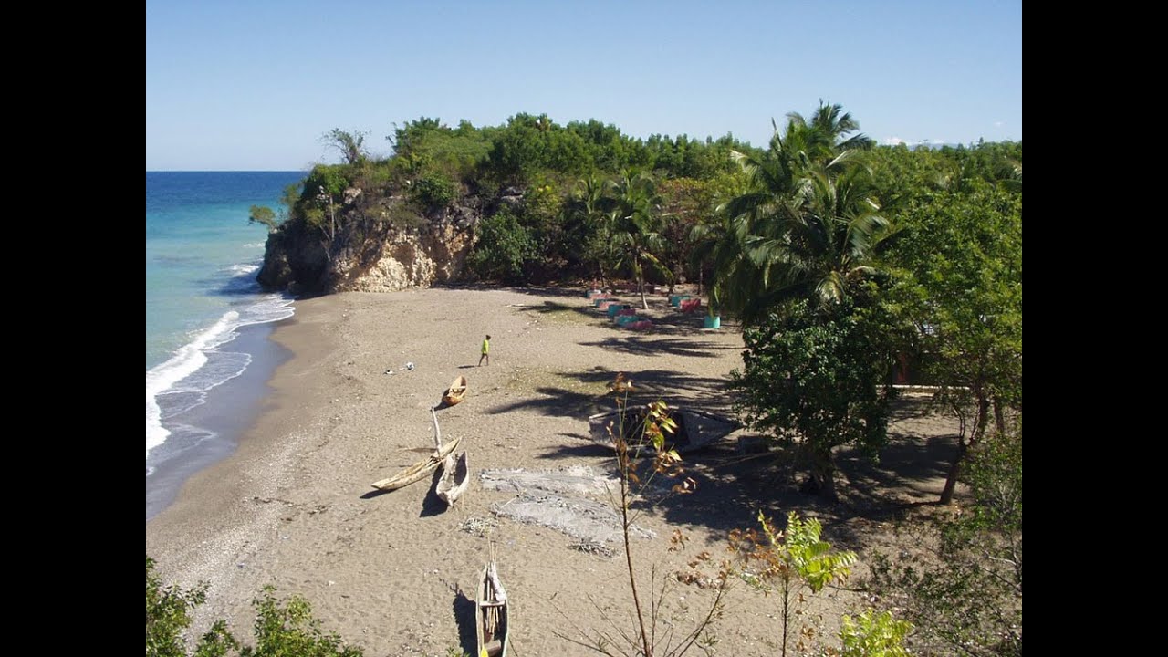 Drive through Miragoane Market Place & visiting a private beach in ...